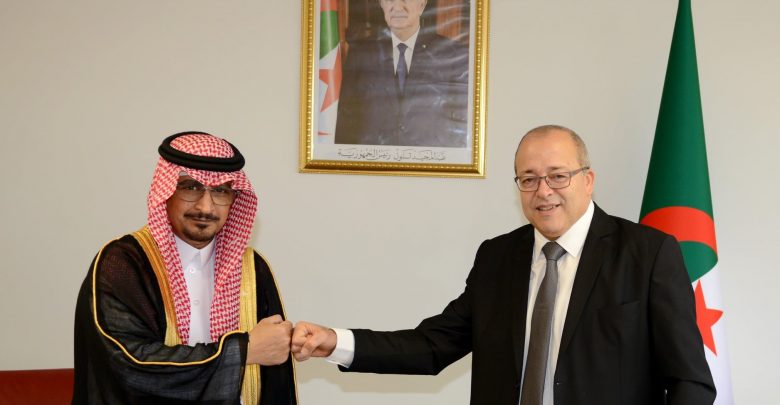 Le ministre de la communication reçoit l'ambassadeur Saoudien à Alger. Le ministre de la communication reçoit l'ambassadeur Saoudien à Alger.